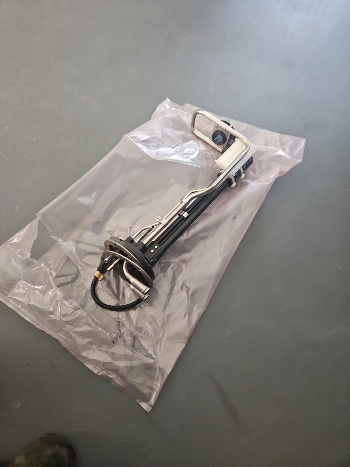 4254211C91 International 7 Gallon DEF Tank QLS Sensor Unit - USED - FAST SHIPPIN | eBay