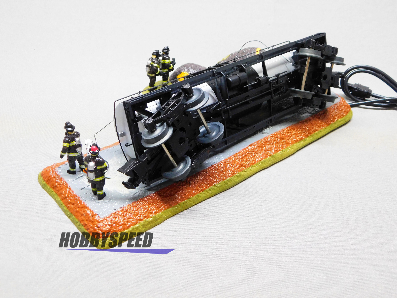 LIONEL FIREFIGHTER TANK CAR ACCIDENT TRAINING O GAUGE train tanker ...