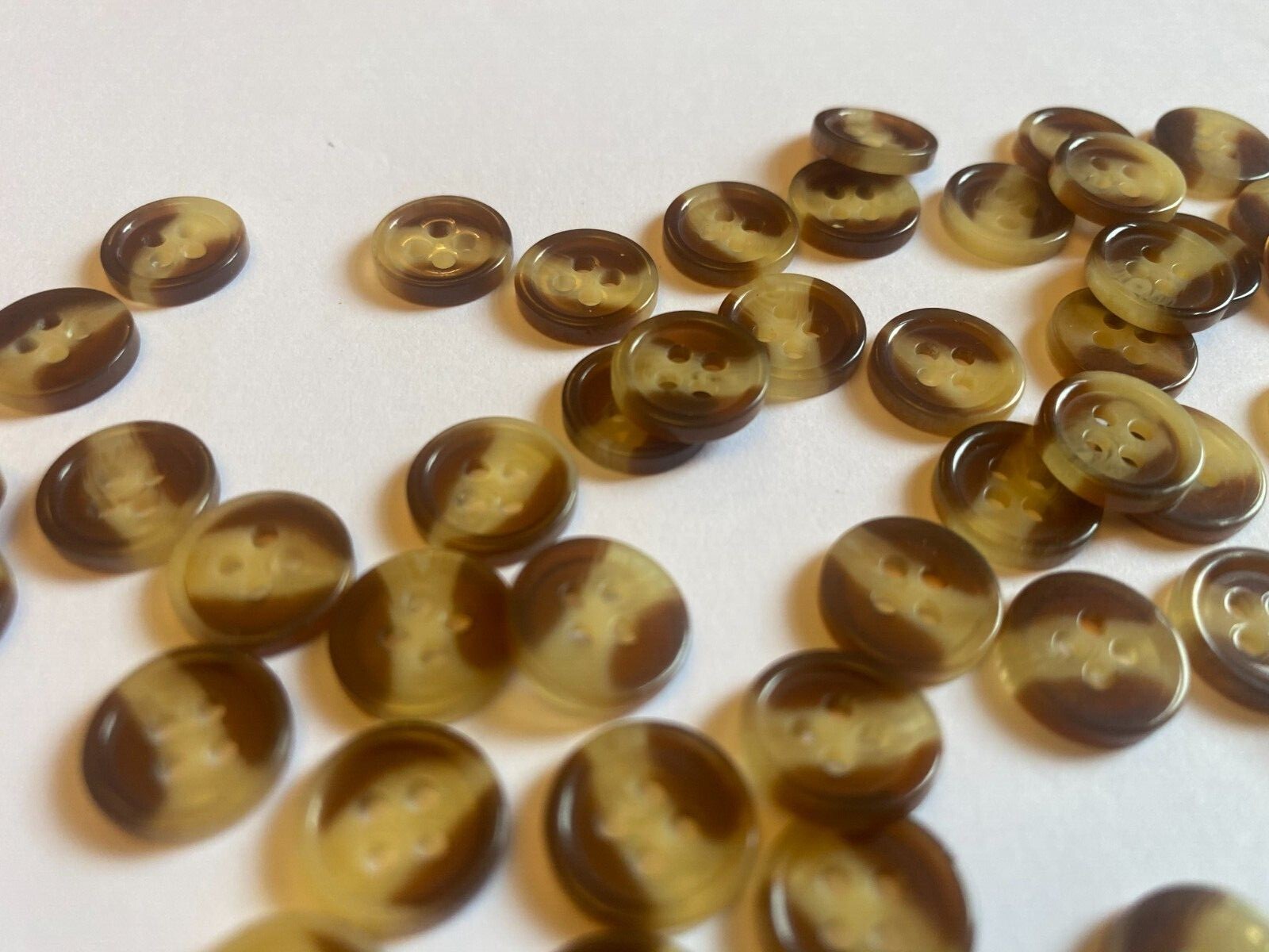 11.5mm 4 Hole Patten Brown Resin Button Flat Buttons Aran Baby Knitted ...