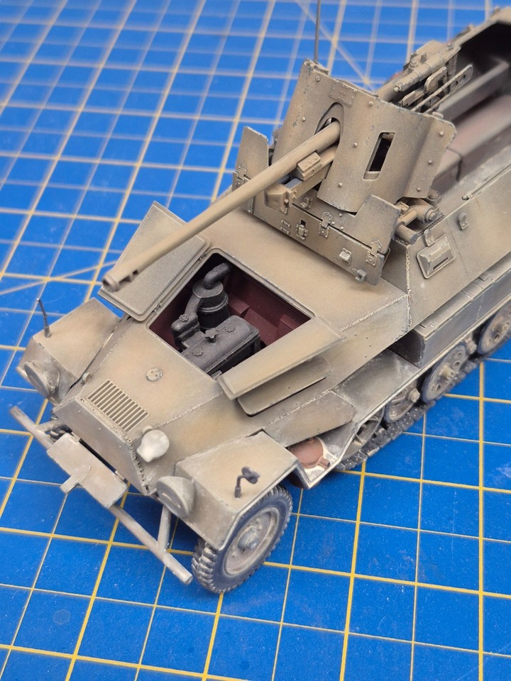 Built 1/35 scale sdkfz 251 Ausf B with 50mm PAK 38 field modification ...
