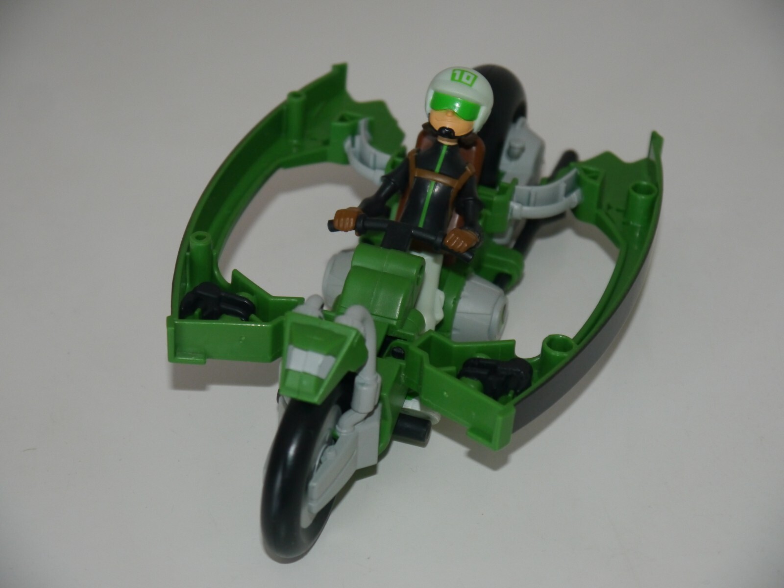 Ben 10 Ben Ten Omniverse Tenn-Speed Cycle Motorbike & Ben Action Figure ...