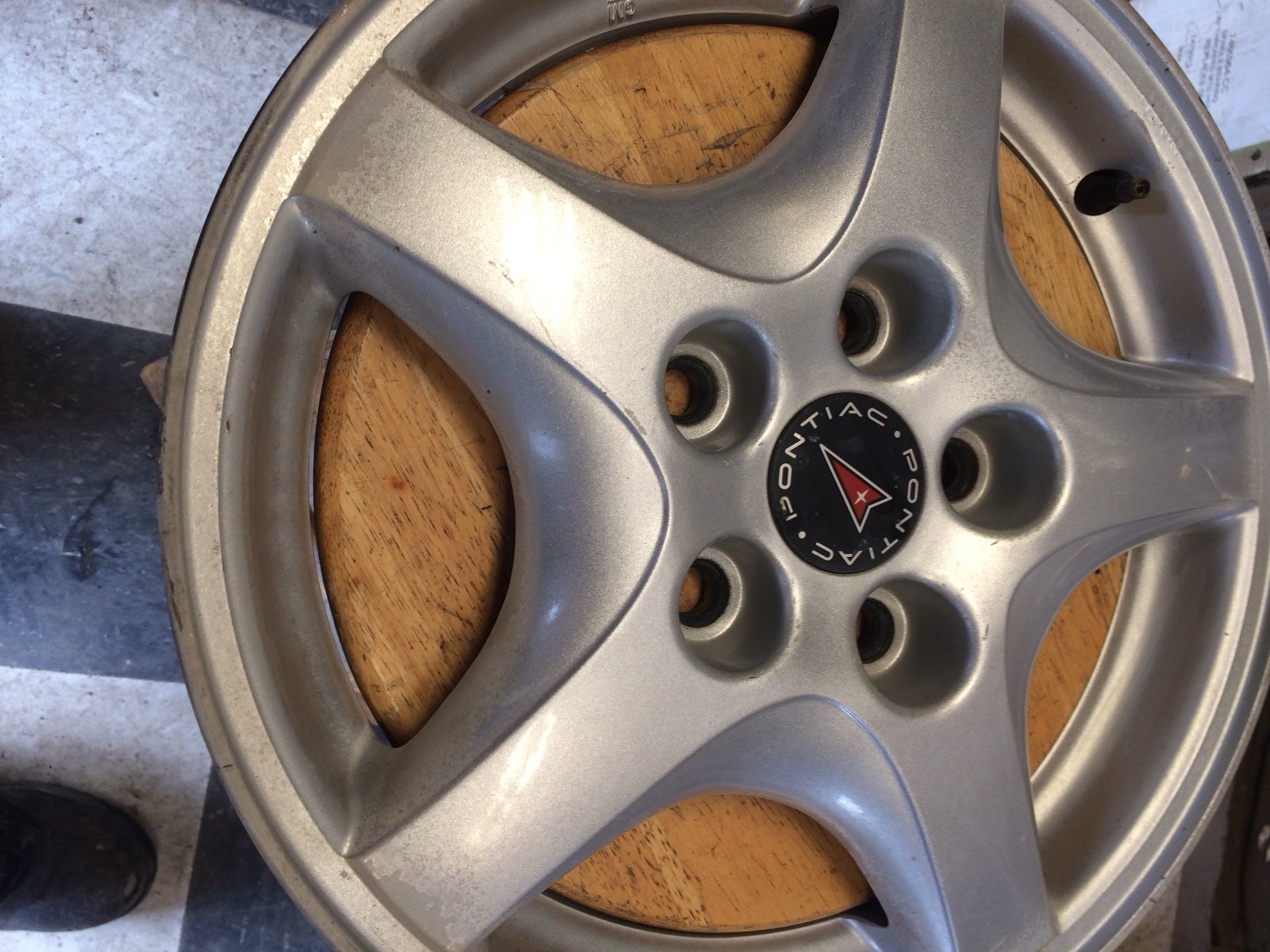 PONTIAC WHEEL 15X6 ALUMINUM GRAY Silver FINISH FITS 99-05 MONTANA ...