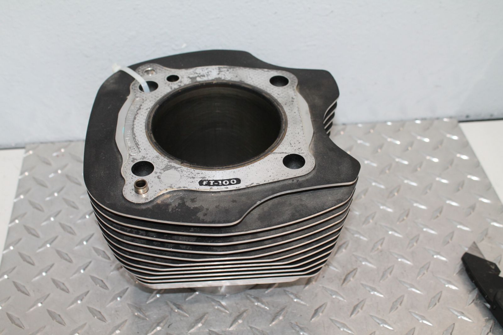 HARLEY-DAVIDSON M8 FRONT MOTOR 16800092 ENGINE CYLINDER BARREL JUG | eBay