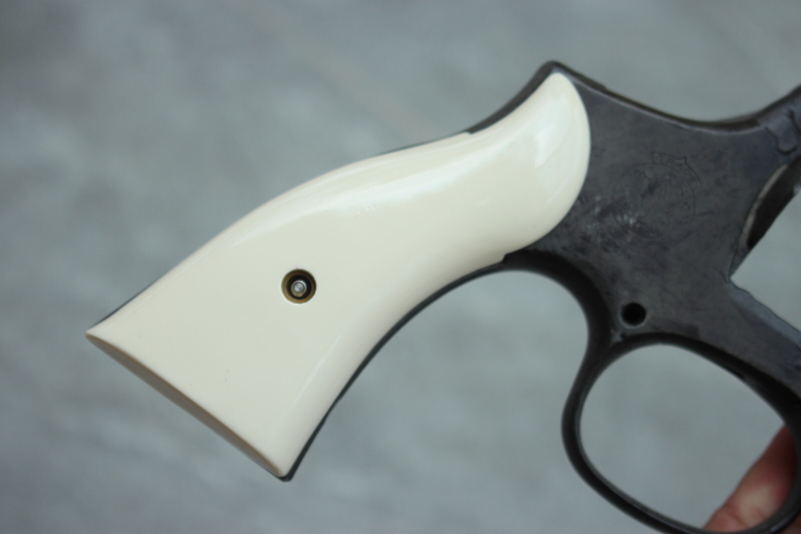NEW GRIPS FOR S&W K, L FRAME SQUARE BUTT MODEL 66, 617, 686 RESIN IVORY ...