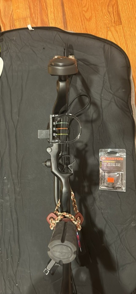 Hoyt Ruckus Jr Compound Bow Black and Camo Pattern. Right Hand | eBay