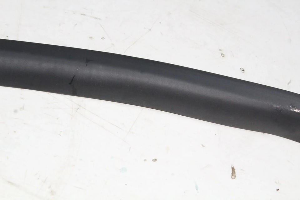 TESLA MODEL Y Türdichtung vorne rechts Electricity 393kw 2022 33093368 ...