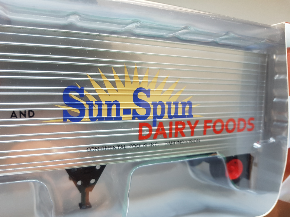 Chevrolet C65 Tilt Cab truck 1/43 1966 Sun Spun Dairy Foods Continental ...