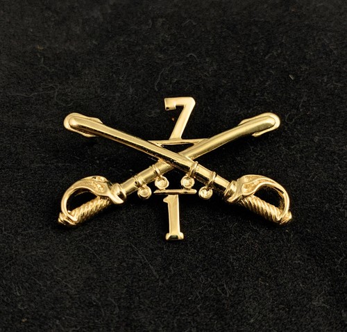 🌟US Army 1/7 7th Cavalry 1st Bn GarryOwen Crossed Saber Gold Tone Hat ...