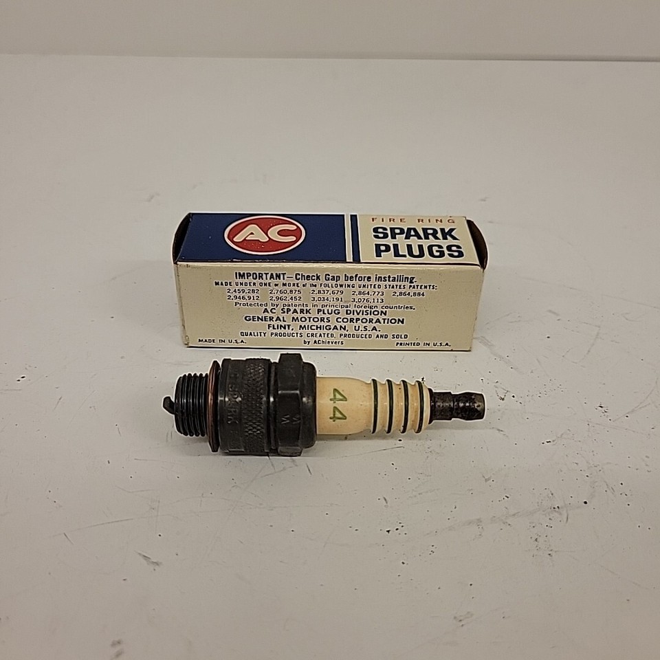 Vintage AC DELCO GM 44 Green, Fire Ring Spark Plugs #14 | eBay