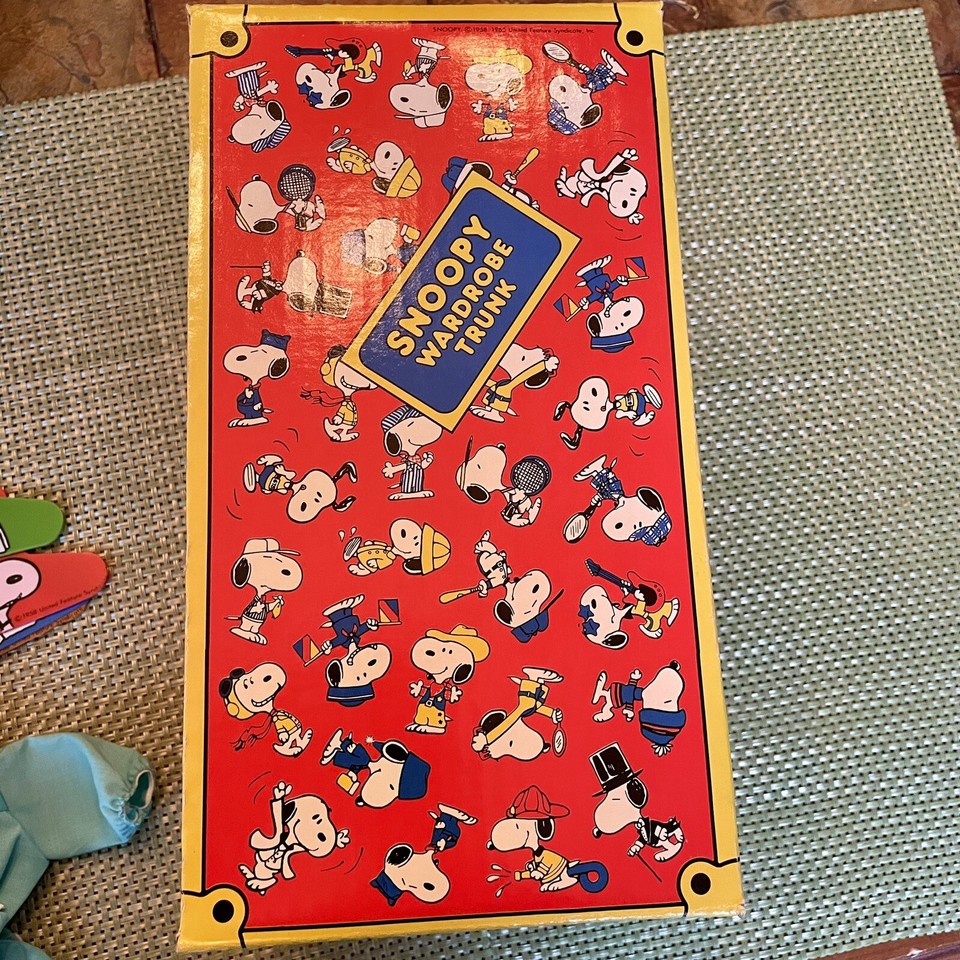 Vintage Peanuts Snoopy 1963 Wardrobe Trunk Plush Nine Outfits ...