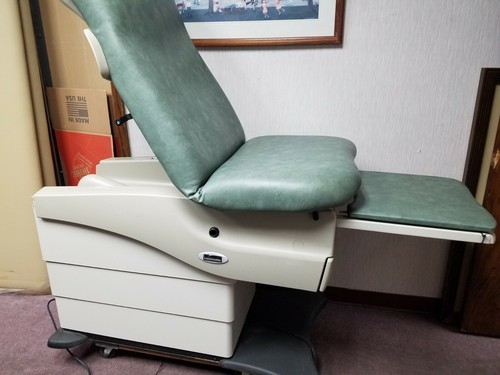 Midmark/Ritter 625 ADA Vertical Rise and power back exam table w/hand ...