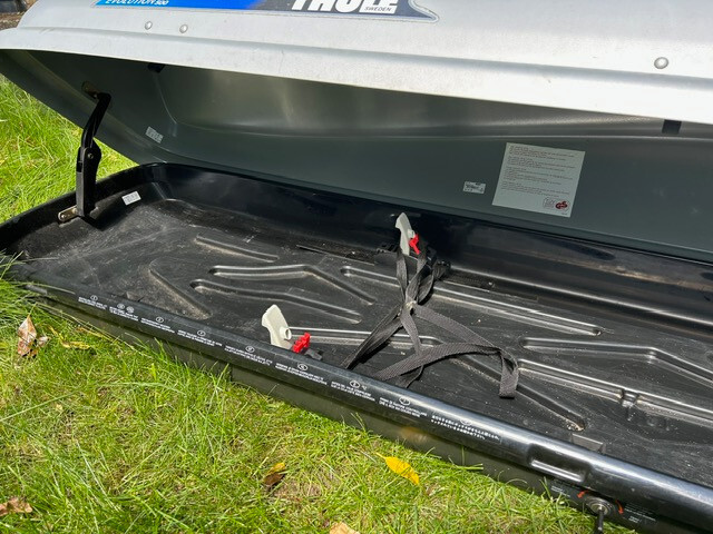 Thule Evolution 500 Roof Box in silver and in very good used condition ...