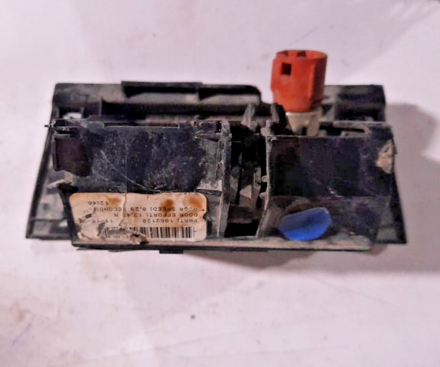 05-07 Chrysler 300 Lower Center Dash Retractable Ash Tray Receiver ...