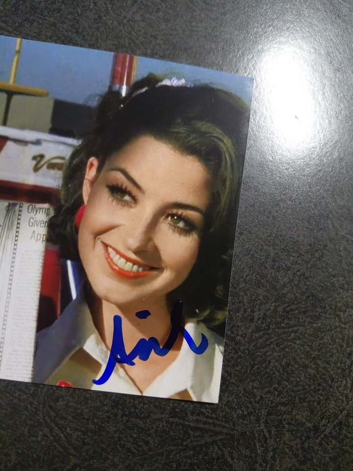 ANNIE POTTS As JANINE Hand Signed Autograph 4X6 Photo -=ACTRESS ...
