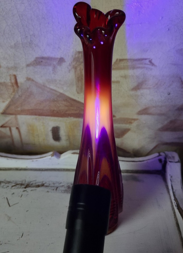 Beautiful Red Amberina Ruffle Glass 9 Inch Fenton Vase Glows Stunning ...