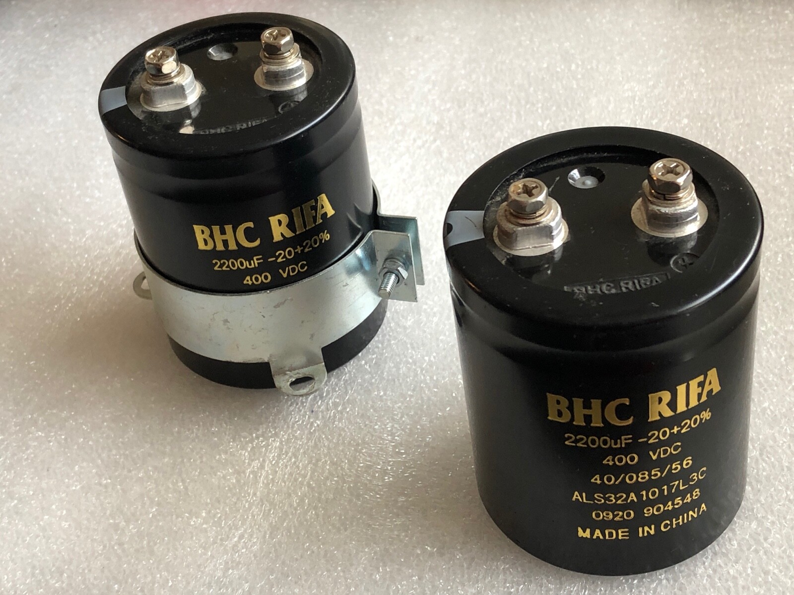 1pc BHC RIFA 2200 uF 400 V +/- 20% Electrolytic capacitor + Holder NOS ...