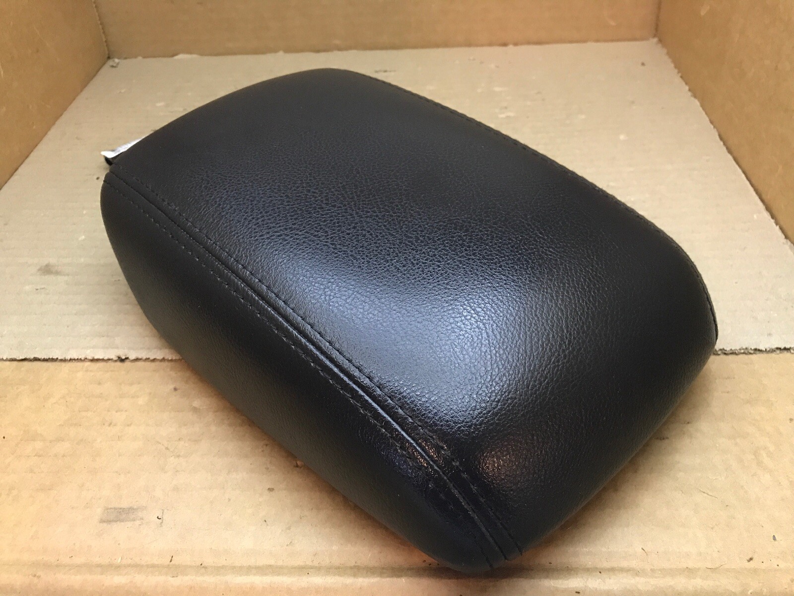 2012-2014 Ford Focus Armrest Arm Rest Center Console Lid Black OEM ...