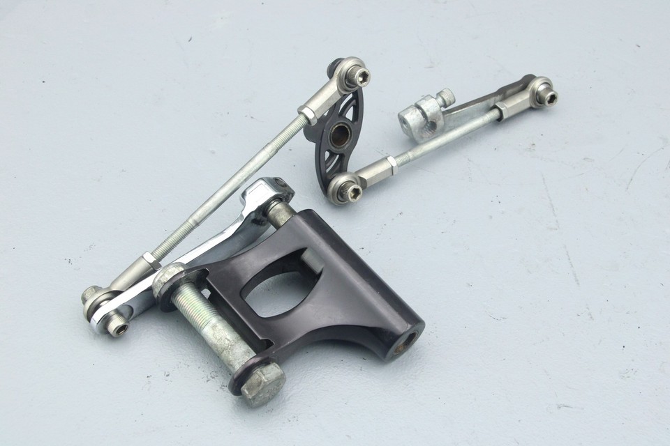 2012 Harley Road Glide CUSTOM DYNA MID CONTROL Foot Peg & Mount Kit ...