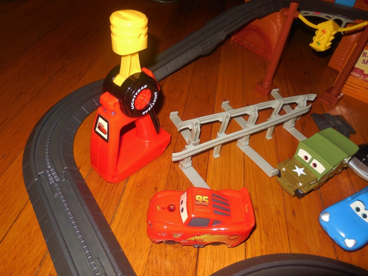 Disney Cars Geotrax Radiator Springs