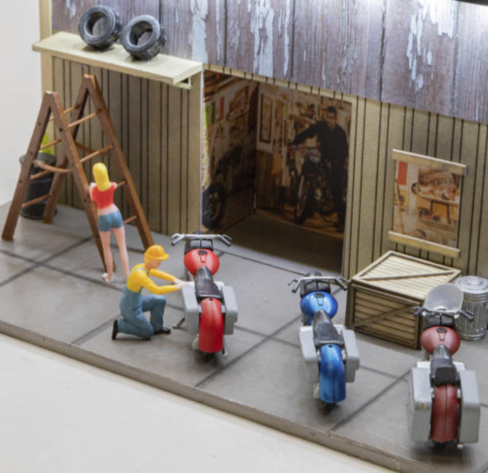 O Scale Rustic Motorcycle Shop LED Lit Exterior with Motorcycles ...