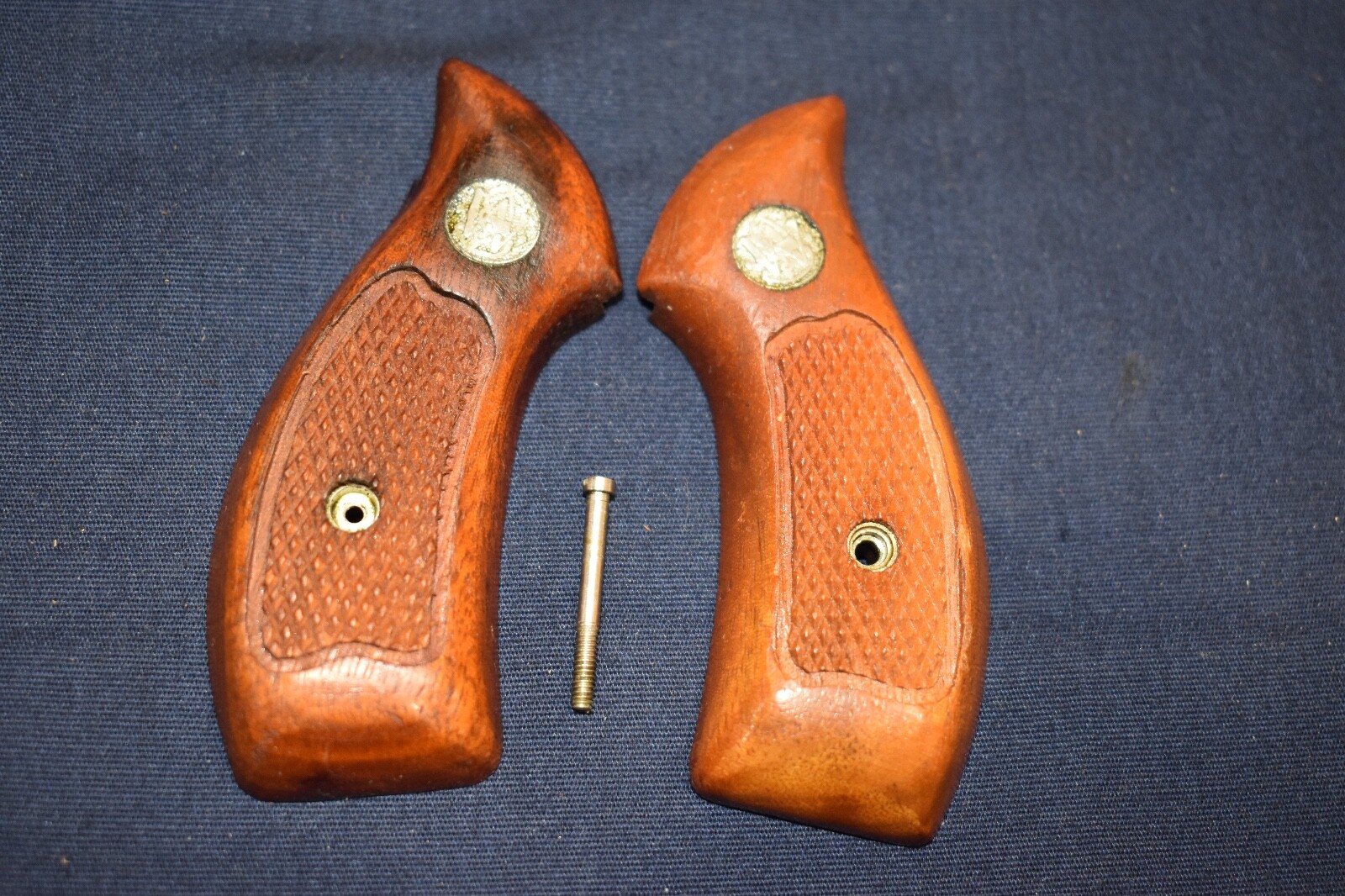 SMITH & WESSON J FRAME ROUND BUTT MAGNA GRIPS | eBay