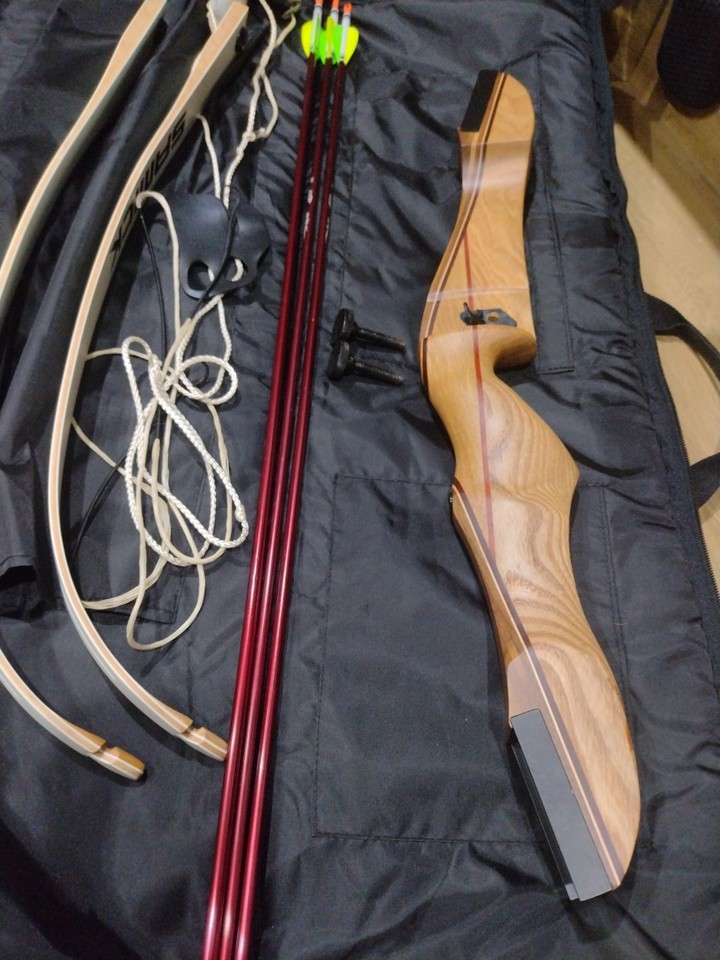 Samick Polaris Recurve Bow 24lbs-26 Lbs With Three Arrows, Quiver And ...