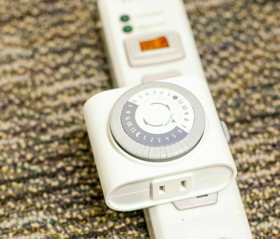 Defiant 15 Amp 24-Hour Indoor Plug-In Mechanical Big Button Timer White ...