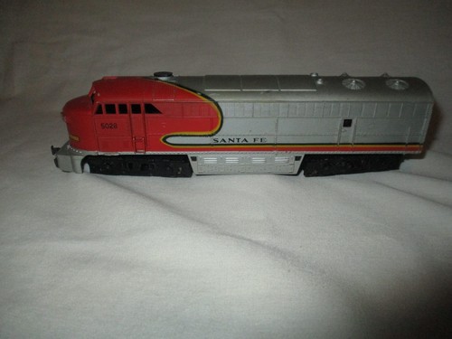 AHM Train Ho Scale Model Train Santa Fe Powered Locomotive 5028 | eBay