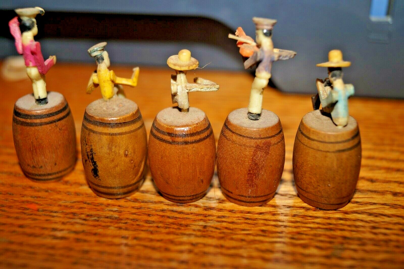 VINTAGE JAPAN MINIATURE CELLULOID HILBILLY HILLBILLY BAND ON BARREL 5 ...