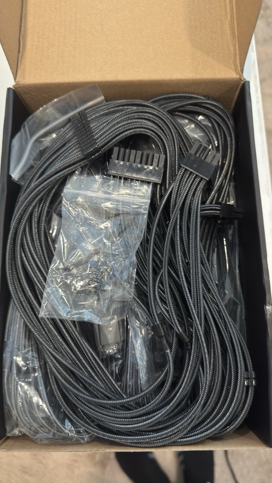 CableMod C-Series Pro ModMesh Sleeved 12VHPWR Cable Kit for Corsair RM, (Carbon) | eBay