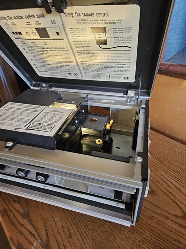 Vintage Slide Projector Argus Electromatic 570 Powers on, Remote Works ...