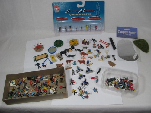 HO SCALE BIG LOT OF FIGURES ANIMALS CITY DETAILS PHONE BOOTHS SCOOTERS ...