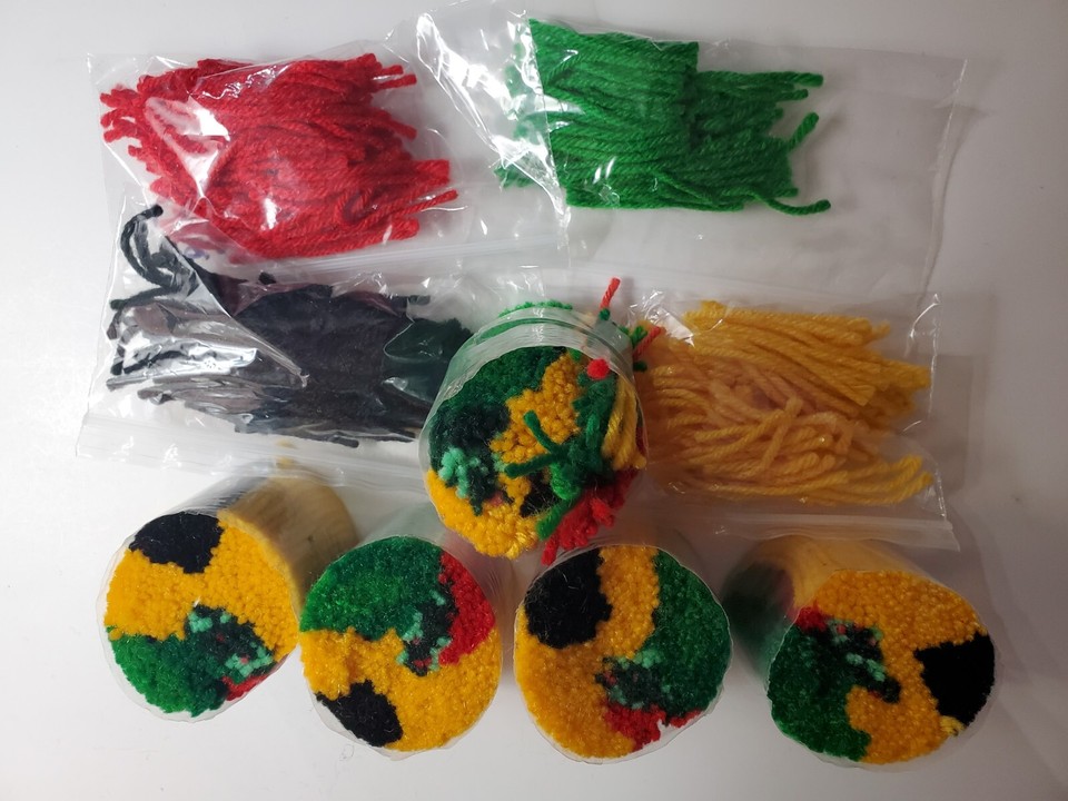 Caron Winnie the Pooh WP0008 Christmas latch hook yarn canvas work kit ...