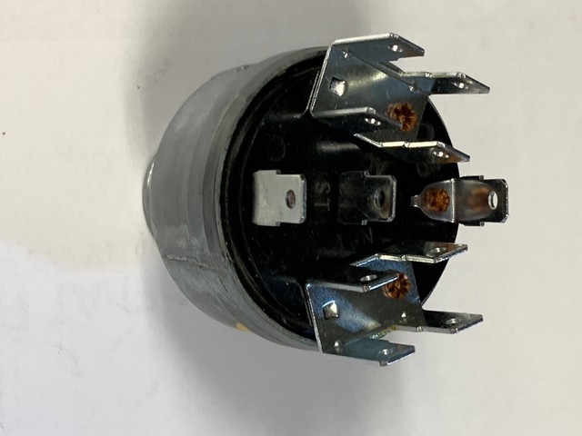 Q29 LOT OF 4 INTERNATIONAL NAVISTAR SWITCH 429047C1 NEW IN BOX FREE ...