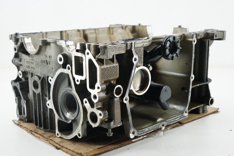 2002 Porsche Boxster 3.2L M96.21 Right Side Engine Motor Cylinder Block ...