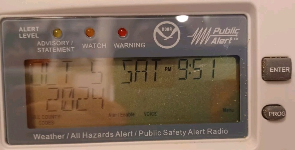 Reecom R-1630 NOAA Radio | LED Display | Battery Powered | Standing ...