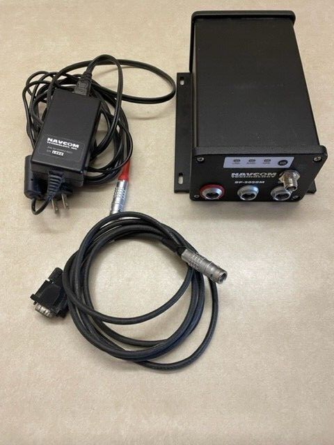 Navcom Technology SF-2050M Black Starfire GPS Receiver 92-310059-3002 ...