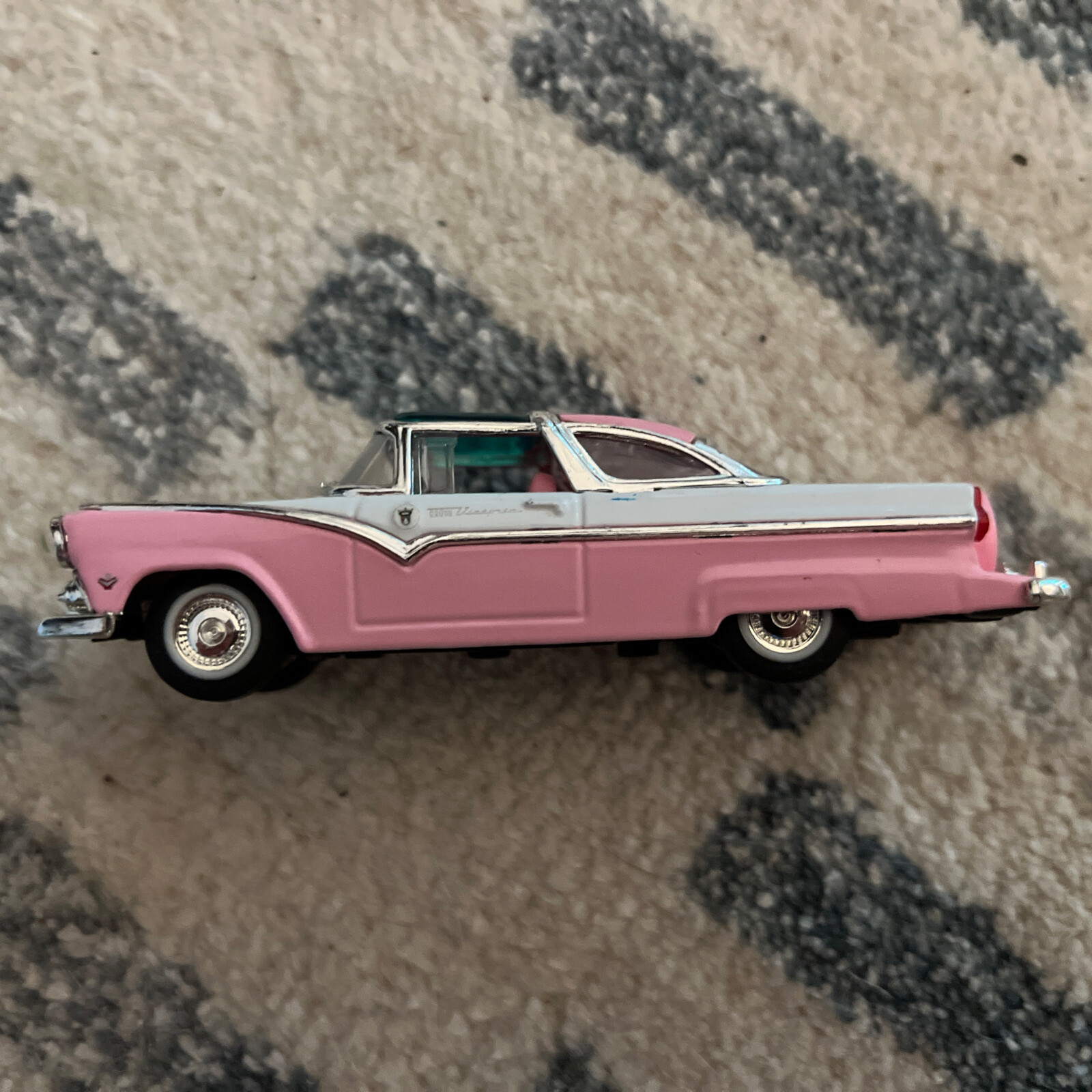 DIECAST CAR 1955 Pink FORD CROWN VICTORIA 9420 1/43 | eBay