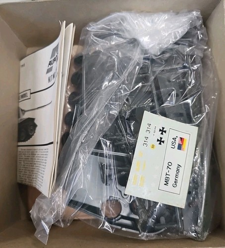 Aurora MBT-70 Main Battle Tank 1/48 Vintage 1969 Square Box Model Kit ...