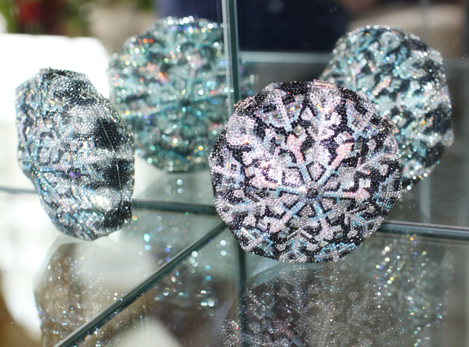 JUDITH LEIBER SWAROVSKI CRYSTAL ICE BLUE SNOWFLAKE BAG MINAUDIERE ...