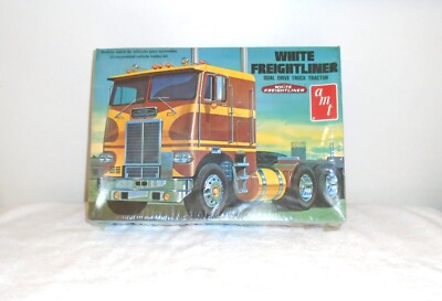 1975 AMT White Freightliner Dual Drive Model Truck Kit # T568 - 1/25th ...