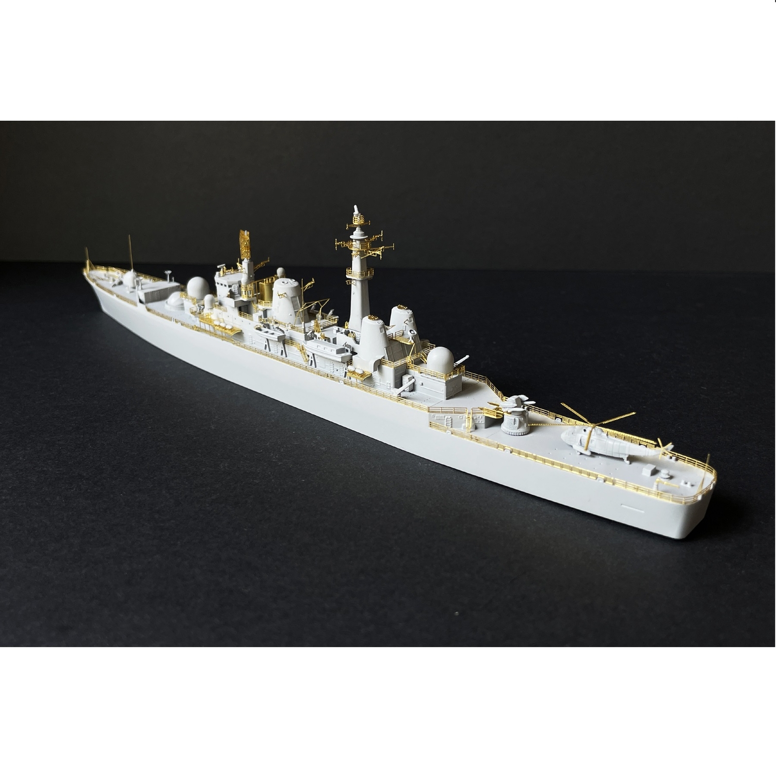 EV MODEL 1/700 S117 HMS Bristol (Type 82) class Guided Missile ...