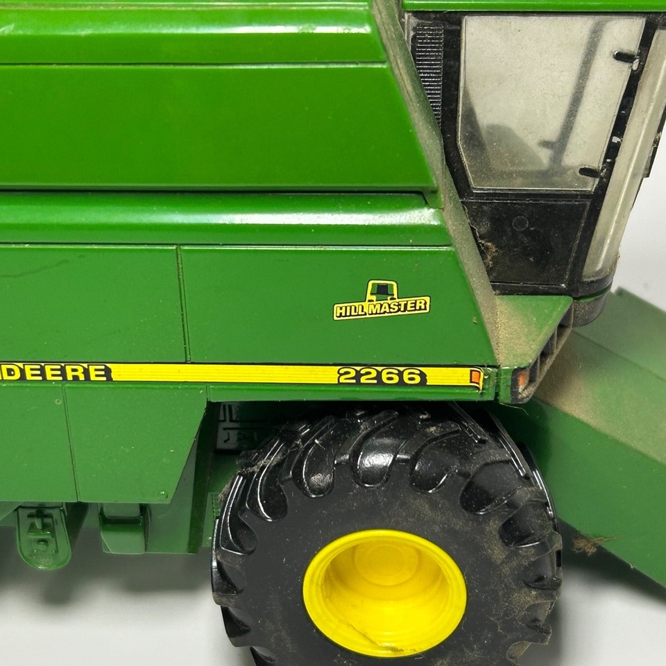 2000 ERTL John Deere 2266 Combine, 1/32 Scale Incomplete with Some ...