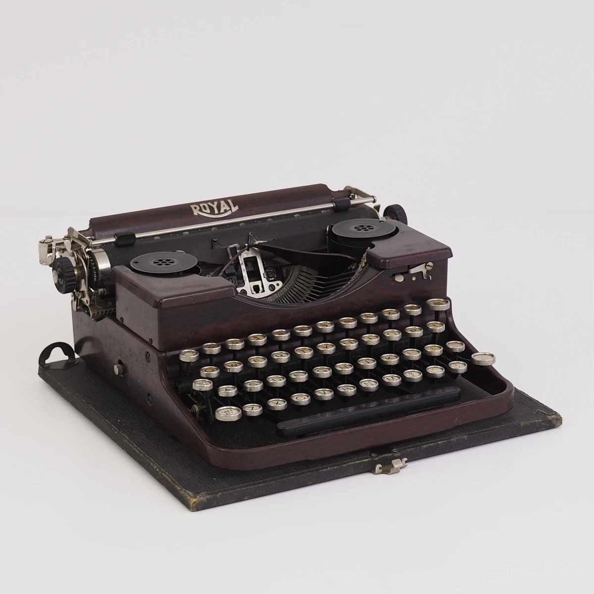 Vintage Royal Typewriter Models