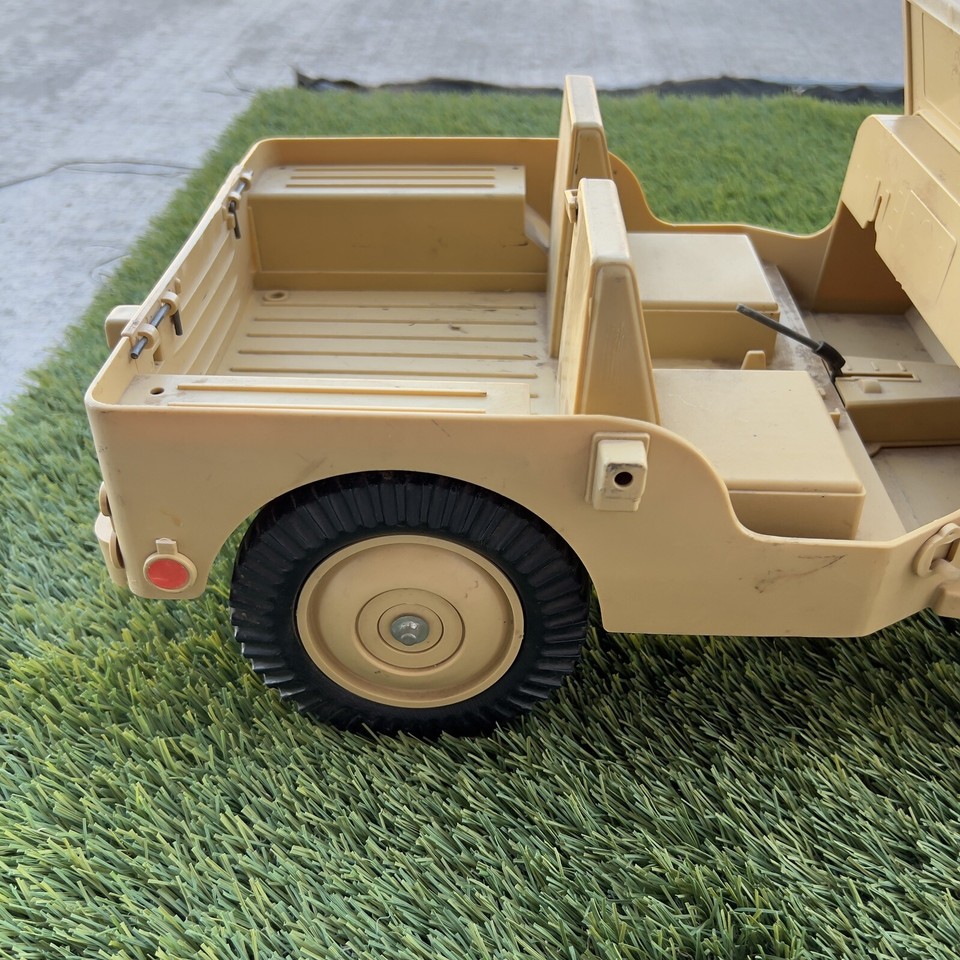 VINTAGE 1971 GI JOE ADVENTURE TEAM TAN DESERT PATROL JEEP HASBRO W ...