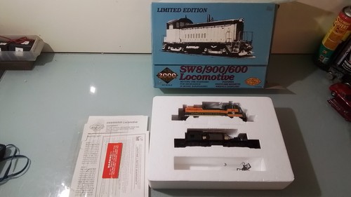 PROTO 2000 SERIE LIMITEE HO 30065. LOCOMOTIVE DIESEL US SW8/900/600 EN ...