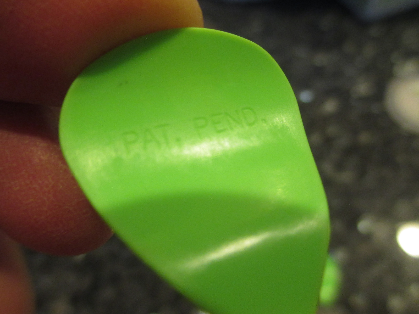 15 GRIP PICKS - CURVED GUITAR PICKS - GREEN - MEDIUM THICKNESS .60MM | eBay