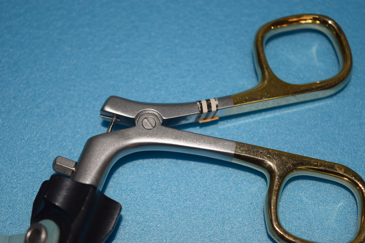 * SNOWDEN PENCER 90-3006 DIAMOND JAW ROTATING ATRAUMATIC GRASPERS GOLD ...