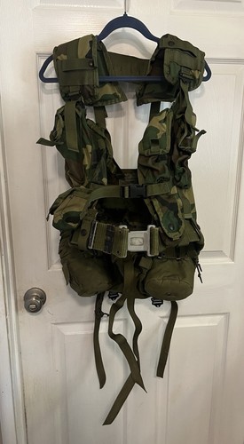 US Military ALICE Load Bearing Vest Set M Belt Canteens Pouches DLA100 ...