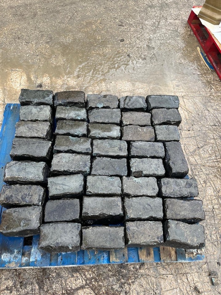 Black Basalt Granite Cobble Setts Reclaimed, Bulk Bag, 100 Ton 320m2 ...